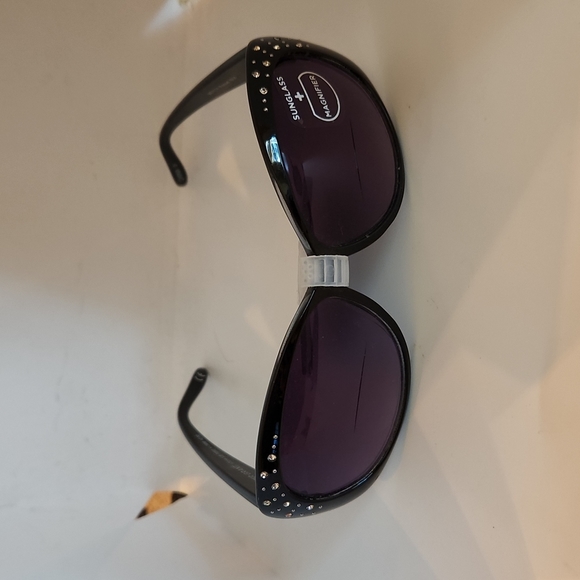 Corrine McCormack | Accessories | Foster Grant Sunreader Sunglasses ...